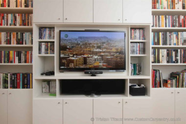 Media unit with bookcases - Empatika