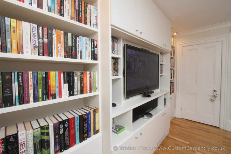 Media unit with bookcases - Empatika