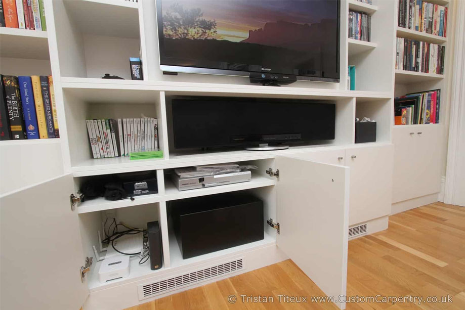 Media unit with bookcases - Empatika