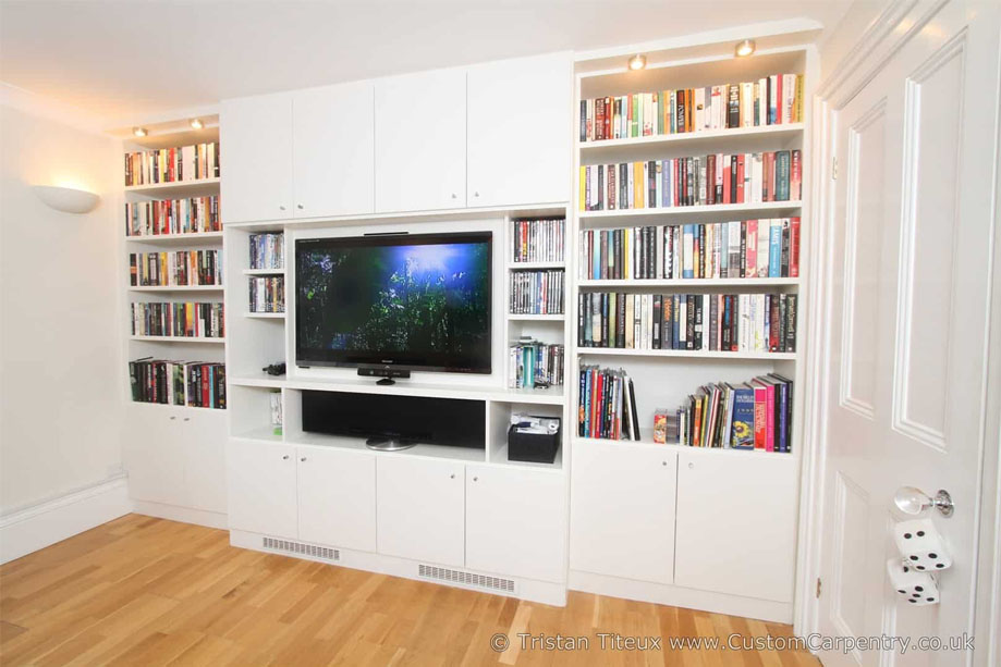 Media unit with bookcases - Empatika